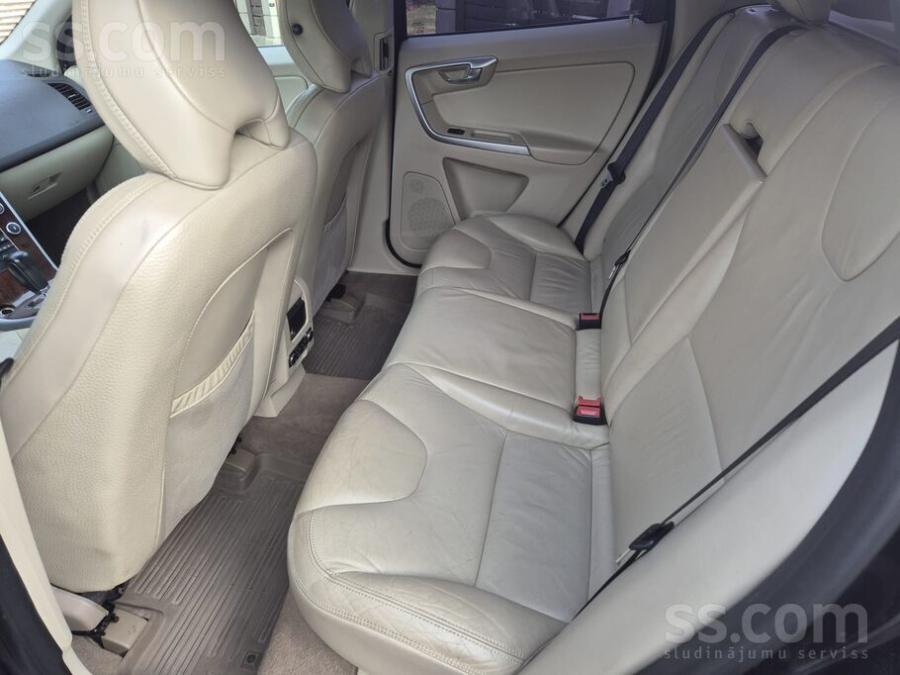 Black Volvo XC60 2009 in Dobele, with an engine capacity of 2.40 L and mileage of 279 thousand km for 7350 €, photo 7 on AUTOMOTO.COM.LV