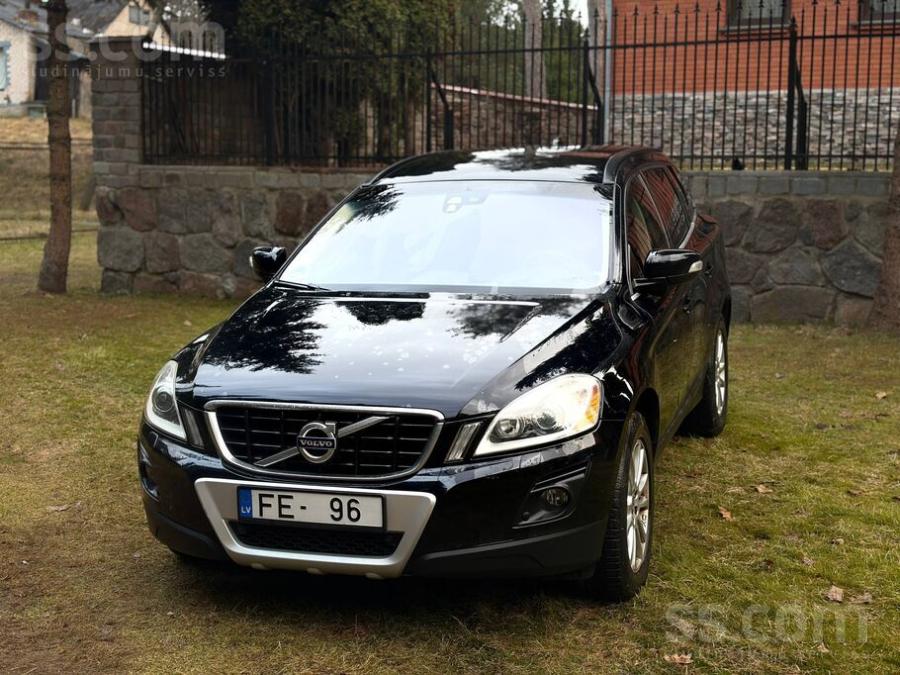 Melns Volvo XC60 2009 Daugavpils, ar dzinēja tilpumu 2.40 L un nobraukumu 263 tūkst. km par 8000 €, foto 1 vietnē AUTOMOTO.COM.LV