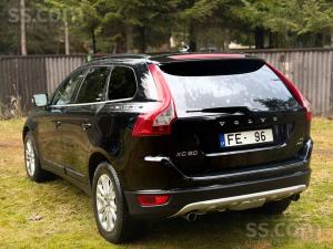 Melns Volvo XC60 2009 Daugavpils, ar dzinēja tilpumu 2.40 L un nobraukumu 263 tūkst. km par 8000 €, foto 5 vietnē AUTOMOTO.COM.LV