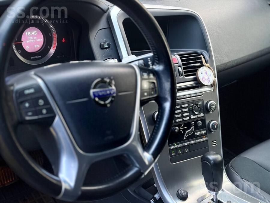 Melns Volvo XC60 2009 Daugavpils, ar dzinēja tilpumu 2.40 L un nobraukumu 263 tūkst. km par 8000 €, foto 12 vietnē AUTOMOTO.COM.LV