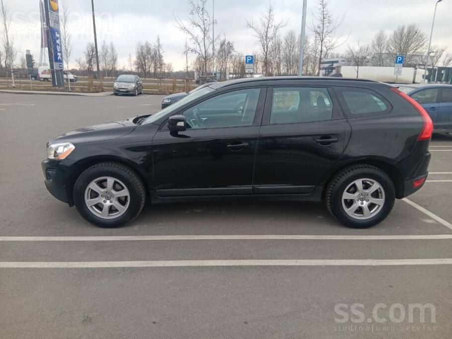 Black Volvo XC60 2009 in Riga, with an engine capacity of 2.40 L and mileage of 236 thousand km for 7400 €, photo 1 on AUTOMOTO.COM.LV