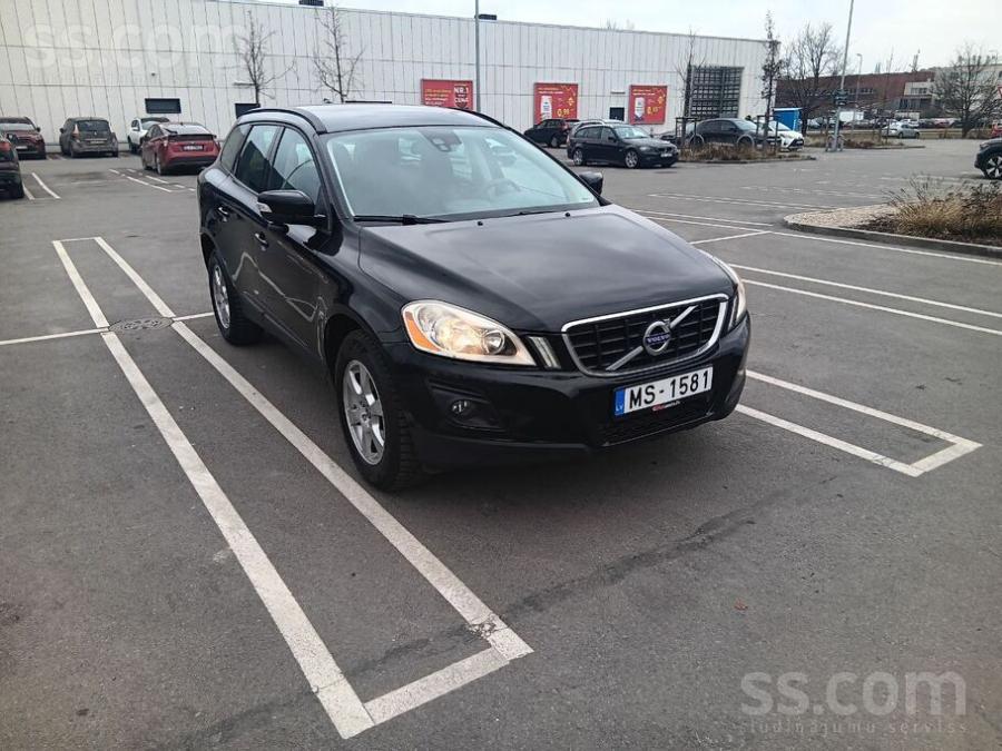 Black Volvo XC60 2009 in Riga, with an engine capacity of 2.40 L and mileage of 236 thousand km for 7400 €, photo 4 on AUTOMOTO.COM.LV