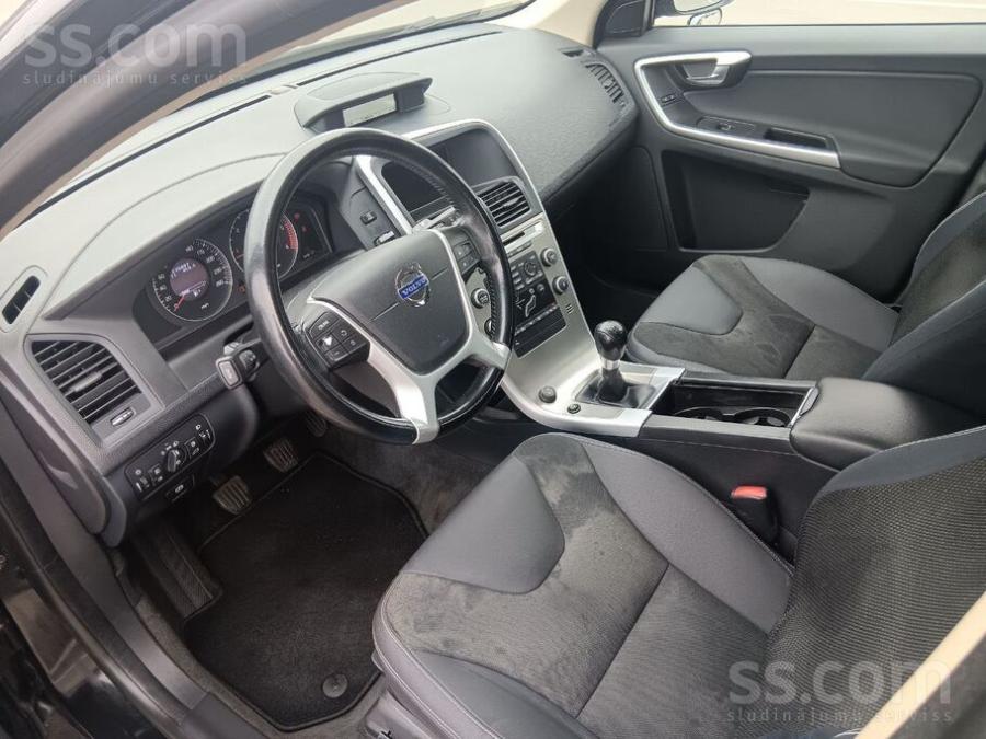 Black Volvo XC60 2009 in Riga, with an engine capacity of 2.40 L and mileage of 236 thousand km for 7400 €, photo 6 on AUTOMOTO.COM.LV
