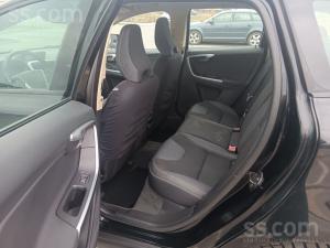 Black Volvo XC60 2009 in Riga, with an engine capacity of 2.40 L and mileage of 236 thousand km for 7400 €, photo 7 on AUTOMOTO.COM.LV