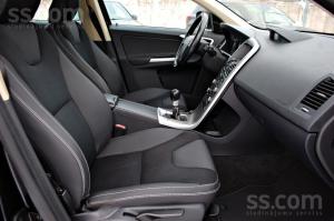 Black Volvo XC60 2009 in Tukums, with an engine capacity of 2.40 L and mileage of 223 thousand km for 5000 €, photo 6 on AUTOMOTO.COM.LV