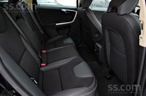 Black Volvo XC60 2009 in Tukums, with an engine capacity of 2.40 L and mileage of 223 thousand km for 5000 €, photo 7 on AUTOMOTO.COM.LV