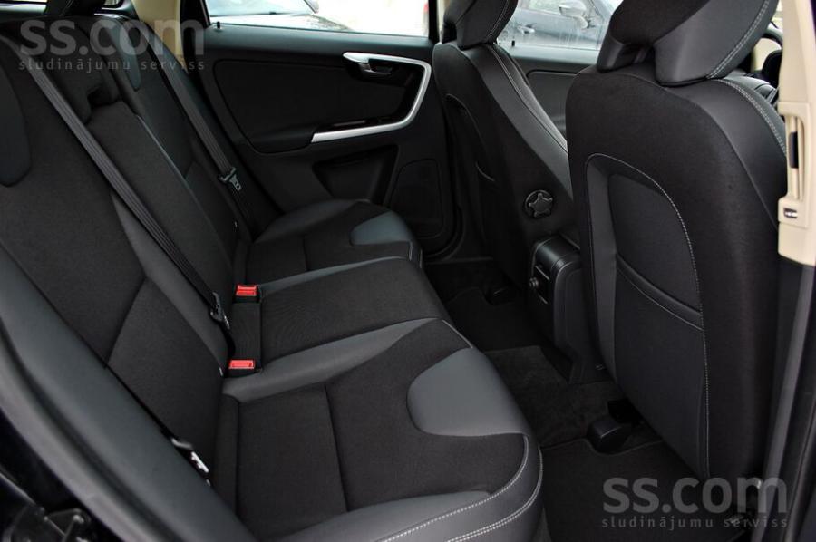 Black Volvo XC60 2009 in Tukums, with an engine capacity of 2.40 L and mileage of 223 thousand km for 5000 €, photo 7 on AUTOMOTO.COM.LV