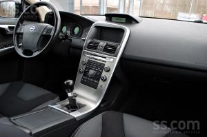 Black Volvo XC60 2009 in Tukums, with an engine capacity of 2.40 L and mileage of 223 thousand km for 5000 €, photo 8 on AUTOMOTO.COM.LV