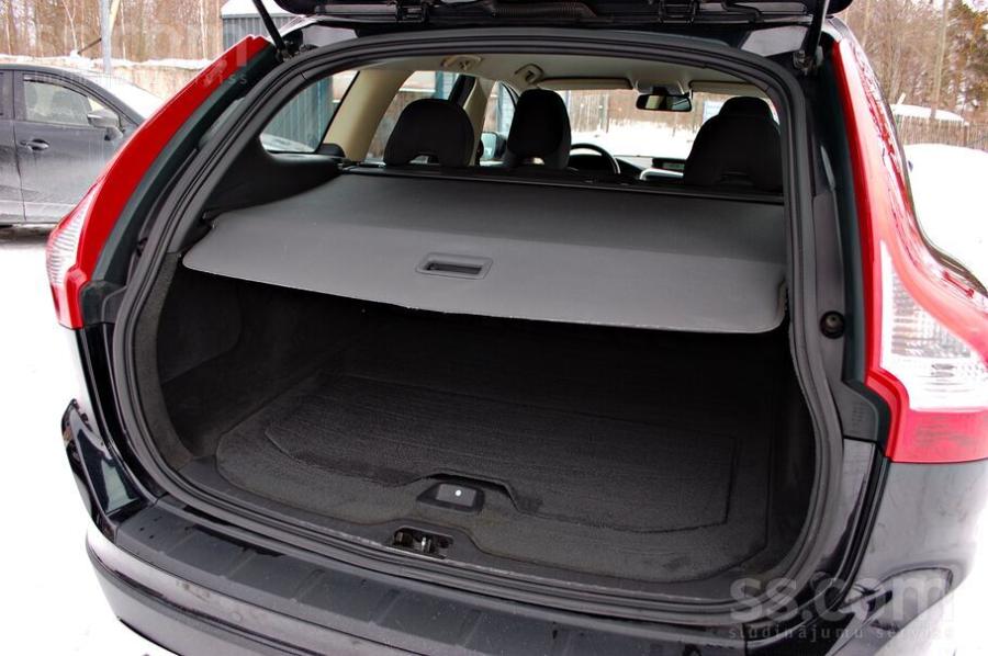 Black Volvo XC60 2009 in Tukums, with an engine capacity of 2.40 L and mileage of 223 thousand km for 5000 €, photo 9 on AUTOMOTO.COM.LV