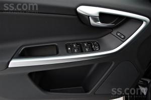 Black Volvo XC60 2009 in Tukums, with an engine capacity of 2.40 L and mileage of 223 thousand km for 5000 €, photo 10 on AUTOMOTO.COM.LV