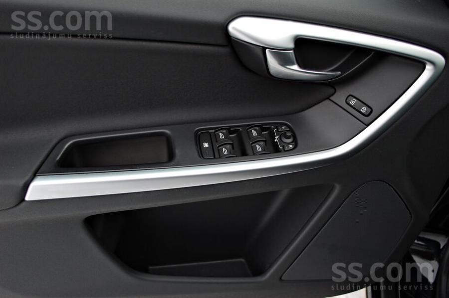 Black Volvo XC60 2009 in Tukums, with an engine capacity of 2.40 L and mileage of 223 thousand km for 5000 €, photo 10 on AUTOMOTO.COM.LV