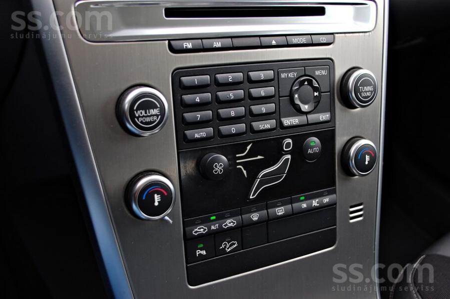 Black Volvo XC60 2009 in Tukums, with an engine capacity of 2.40 L and mileage of 223 thousand km for 5000 €, photo 12 on AUTOMOTO.COM.LV