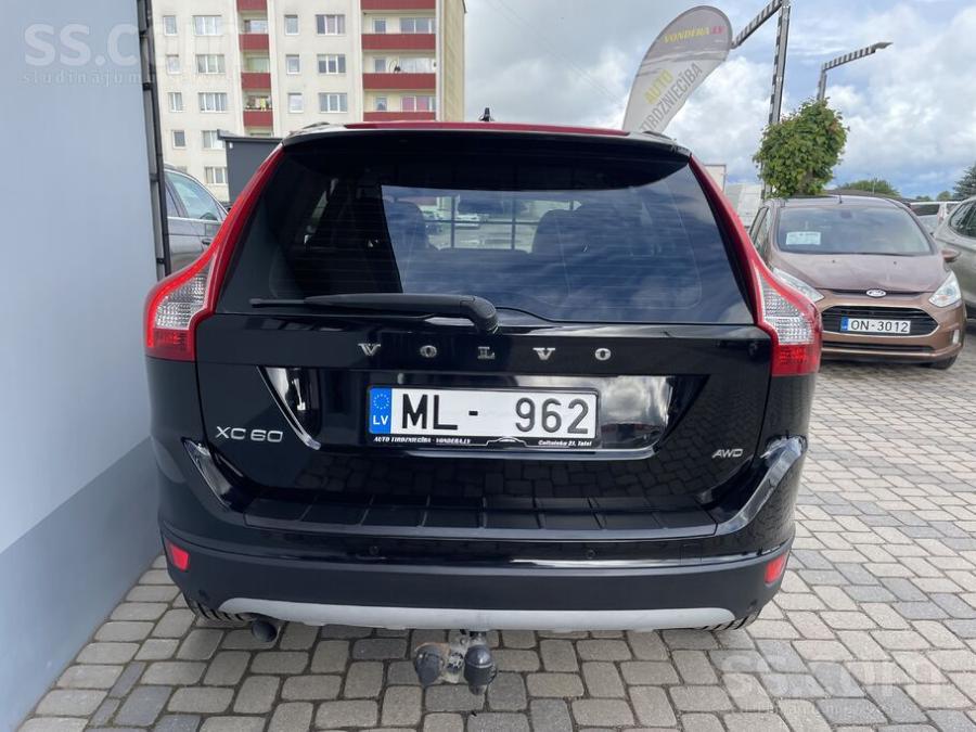 Black Volvo XC60 2009 in Talsi, with an engine capacity of 2.40 L and mileage of 286 thousand km for 6300 €, photo 5 on AUTOMOTO.COM.LV