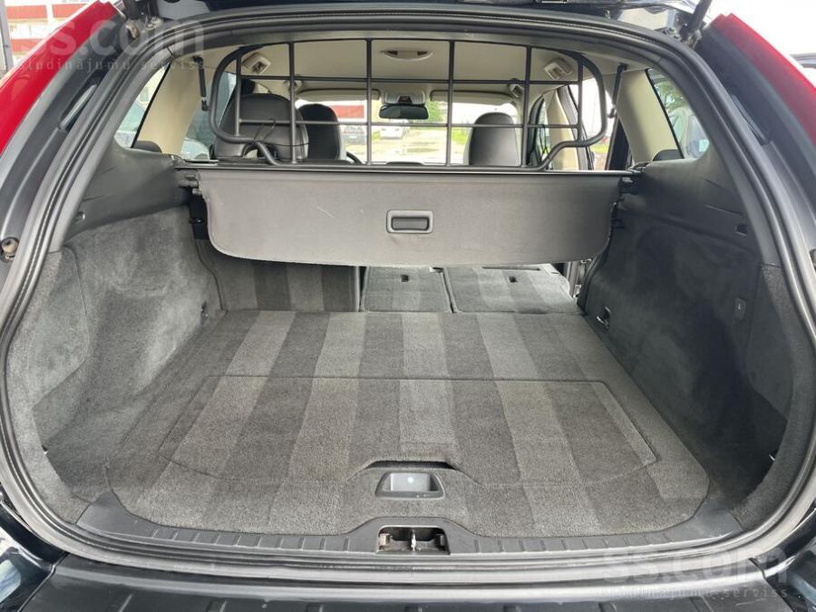 Black Volvo XC60 2009 in Talsi, with an engine capacity of 2.40 L and mileage of 286 thousand km for 6300 €, photo 6 on AUTOMOTO.COM.LV