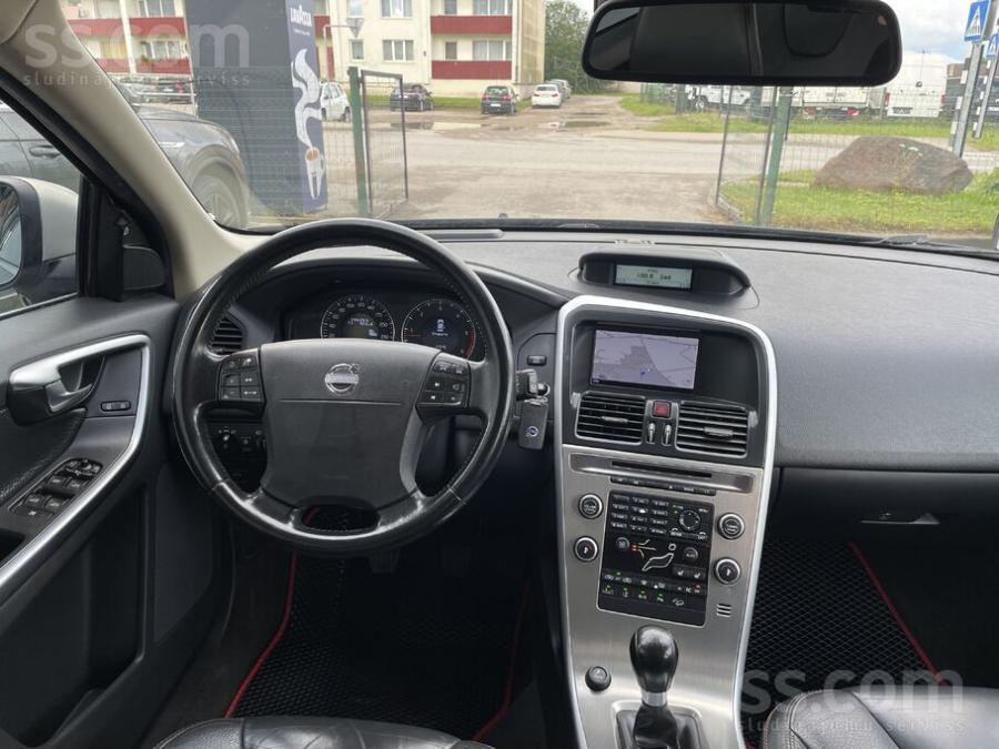 Black Volvo XC60 2009 in Talsi, with an engine capacity of 2.40 L and mileage of 286 thousand km for 6300 €, photo 8 on AUTOMOTO.COM.LV