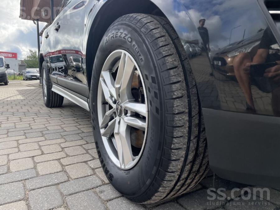 Black Volvo XC60 2009 in Talsi, with an engine capacity of 2.40 L and mileage of 286 thousand km for 6300 €, photo 11 on AUTOMOTO.COM.LV