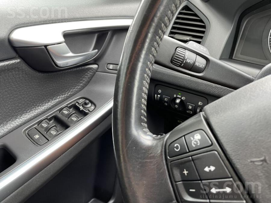 Black Volvo XC60 2009 in Talsi, with an engine capacity of 2.40 L and mileage of 286 thousand km for 6300 €, photo 15 on AUTOMOTO.COM.LV
