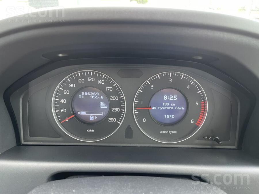 Black Volvo XC60 2009 in Talsi, with an engine capacity of 2.40 L and mileage of 286 thousand km for 6300 €, photo 16 on AUTOMOTO.COM.LV