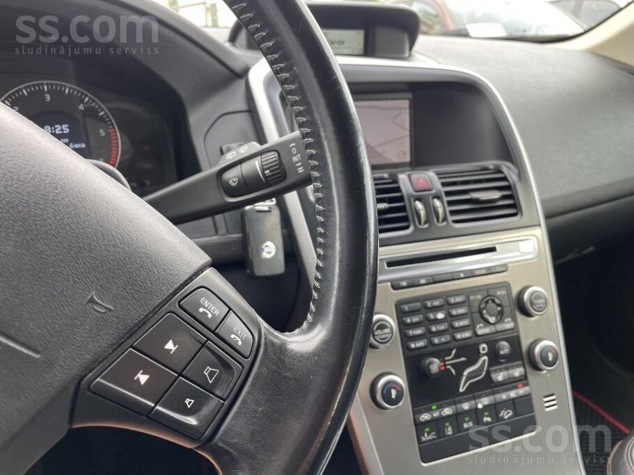Black Volvo XC60 2009 in Talsi, with an engine capacity of 2.40 L and mileage of 286 thousand km for 6300 €, photo 17 on AUTOMOTO.COM.LV