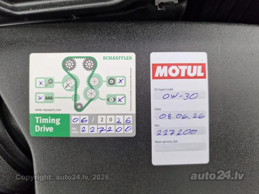 Black Volvo XC60 2009 in Tartu, with an engine capacity of 2.40 L and mileage of 227 thousand km for 8990 €, photo 9 on AUTOMOTO.COM.LV