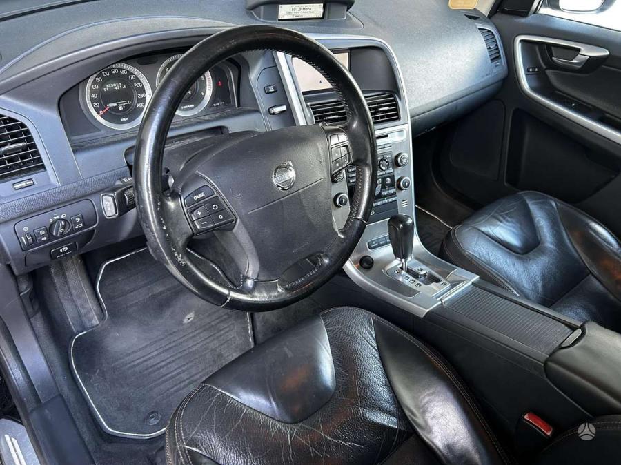 Melns Volvo XC60 2009 Viļņa, ar dzinēja tilpumu 2.40 L un nobraukumu 315 tūkst. km par 7490 €, foto 12 vietnē AUTOMOTO.COM.LV