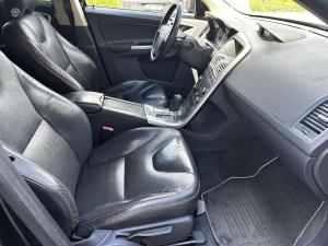 Melns Volvo XC60 2009 Viļņa, ar dzinēja tilpumu 2.40 L un nobraukumu 315 tūkst. km par 7490 €, foto 15 vietnē AUTOMOTO.COM.LV