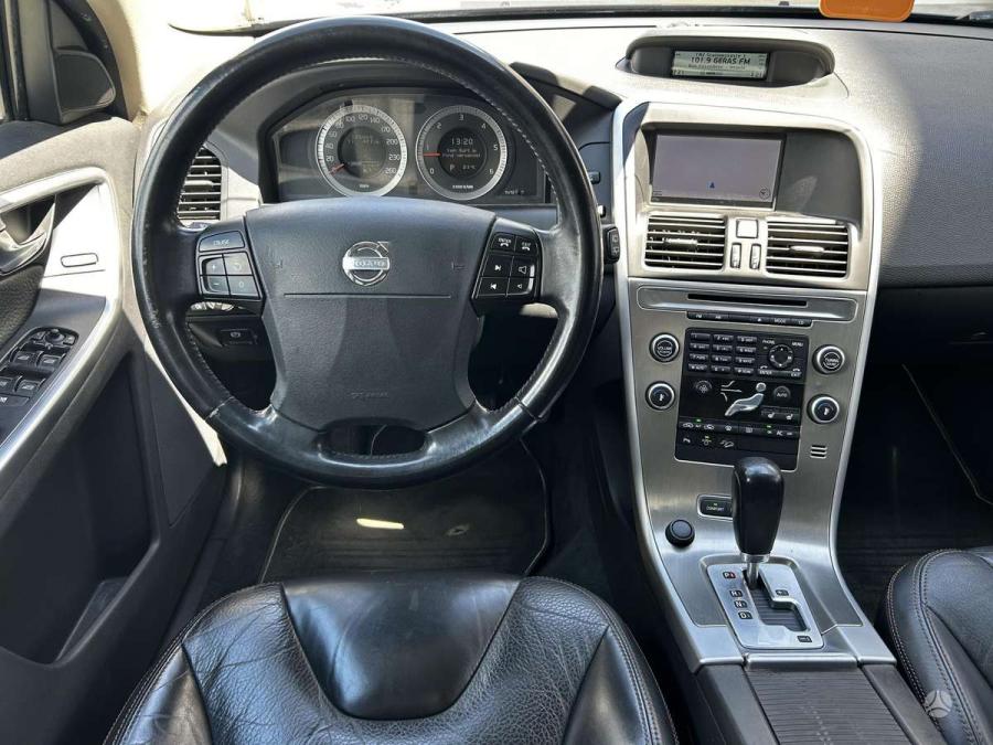 Melns Volvo XC60 2009 Viļņa, ar dzinēja tilpumu 2.40 L un nobraukumu 315 tūkst. km par 7490 €, foto 16 vietnē AUTOMOTO.COM.LV