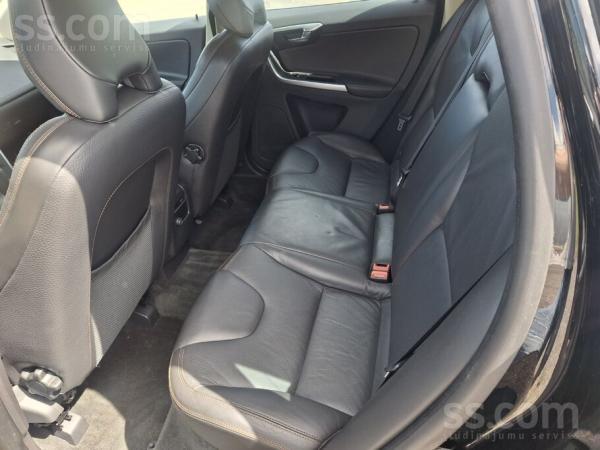 Black Volvo XC60 2009 in Riga, with an engine capacity of 2.40 L and mileage of 318 thousand km for 7780 €, photo 8 on AUTOMOTO.COM.LV
