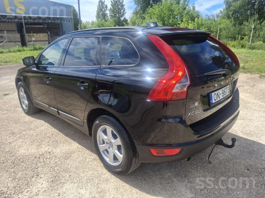Melns Volvo XC60 2009 Rīga, ar dzinēja tilpumu 2.40 L un nobraukumu 318 tūkst. km par 7780 €, foto 4 vietnē AUTOMOTO.COM.LV