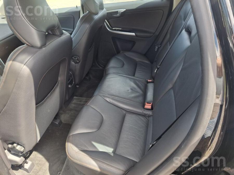 Melns Volvo XC60 2009 Rīga, ar dzinēja tilpumu 2.40 L un nobraukumu 318 tūkst. km par 7780 €, foto 9 vietnē AUTOMOTO.COM.LV