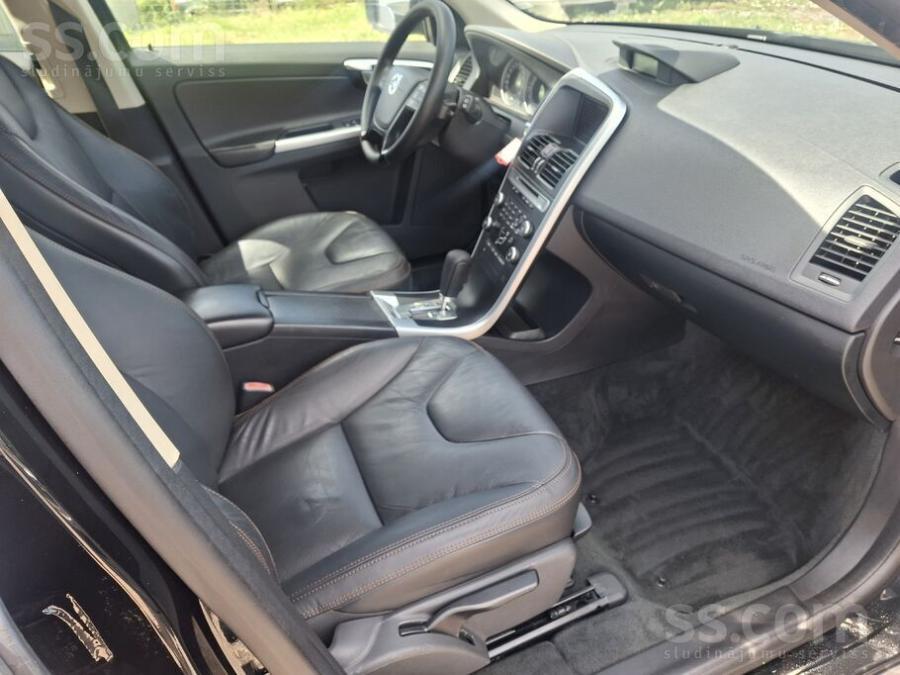 Melns Volvo XC60 2009 Rīga, ar dzinēja tilpumu 2.40 L un nobraukumu 318 tūkst. km par 7780 €, foto 12 vietnē AUTOMOTO.COM.LV