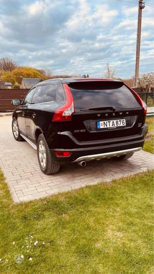 Melns Volvo XC60 2009 Kauņa, ar dzinēja tilpumu 2.40 L un nobraukumu 267 tūkst. km par 7500 €, foto 2 vietnē AUTOMOTO.COM.LV