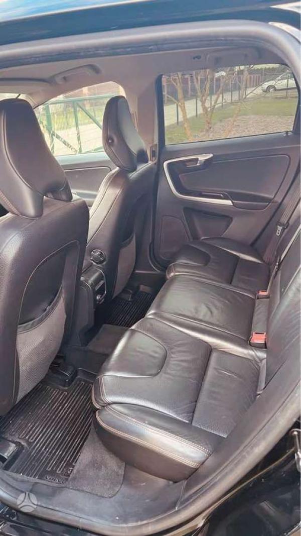 Melns Volvo XC60 2009 Kauņa, ar dzinēja tilpumu 2.40 L un nobraukumu 267 tūkst. km par 7500 €, foto 6 vietnē AUTOMOTO.COM.LV