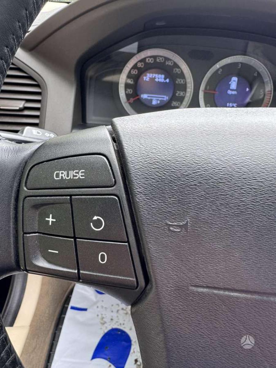 Melns Volvo XC60 2009 Šauļi, ar dzinēja tilpumu 2.40 L un nobraukumu 300 tūkst. km par 8150 €, foto 24 vietnē AUTOMOTO.COM.LV