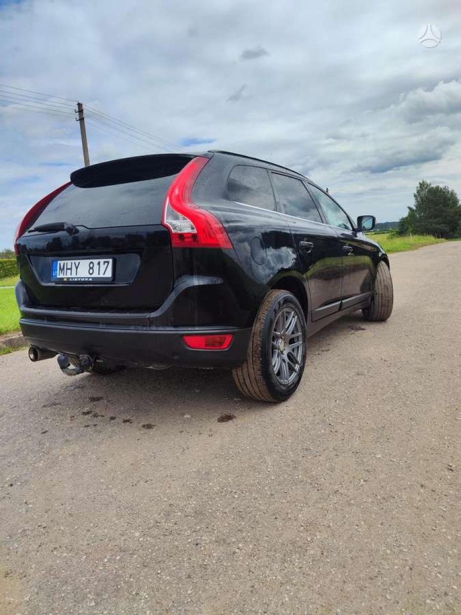 Melns Volvo XC60 2009 Kelmė, ar dzinēja tilpumu 2.40 L un nobraukumu 368 tūkst. km par 6199 €, foto 6 vietnē AUTOMOTO.COM.LV