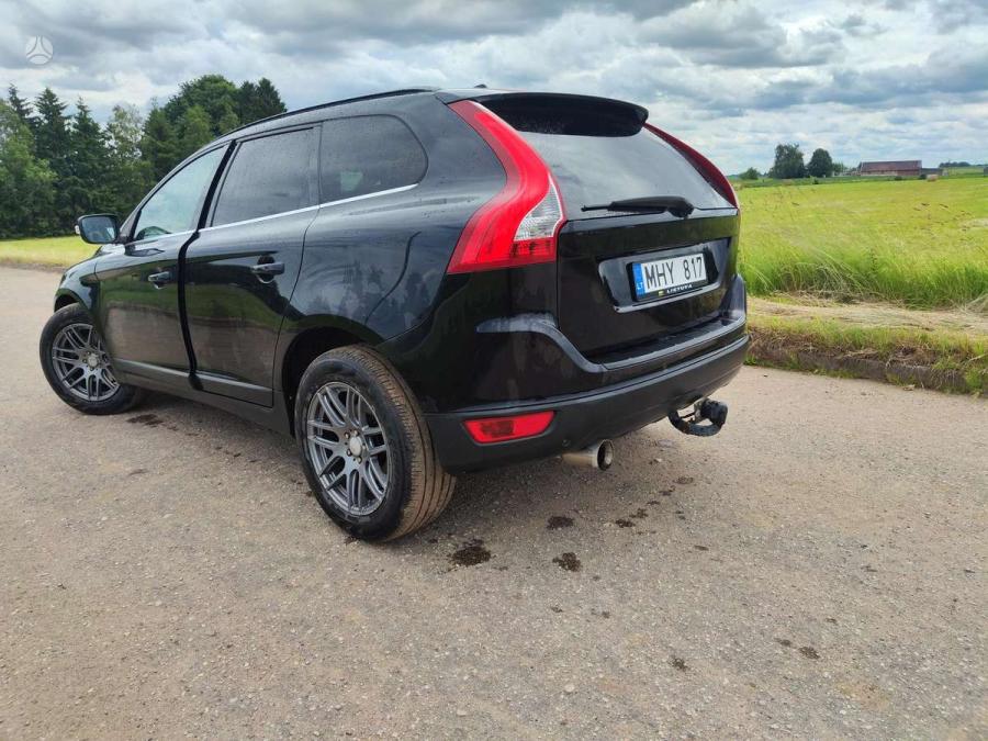Melns Volvo XC60 2009 Kelmė, ar dzinēja tilpumu 2.40 L un nobraukumu 368 tūkst. km par 6199 €, foto 8 vietnē AUTOMOTO.COM.LV