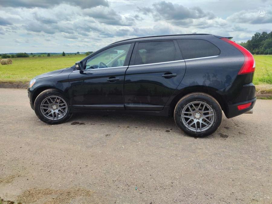 Melns Volvo XC60 2009 Kelmė, ar dzinēja tilpumu 2.40 L un nobraukumu 368 tūkst. km par 6199 €, foto 9 vietnē AUTOMOTO.COM.LV