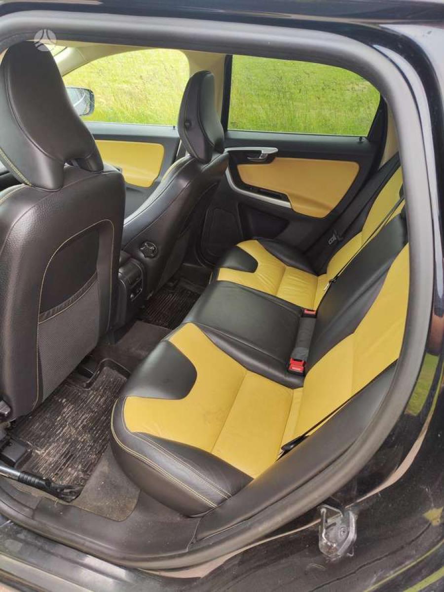 Melns Volvo XC60 2009 Kelmė, ar dzinēja tilpumu 2.40 L un nobraukumu 368 tūkst. km par 6199 €, foto 12 vietnē AUTOMOTO.COM.LV