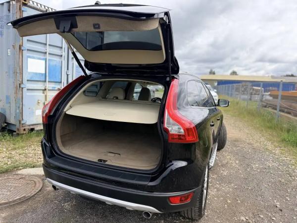 Black Volvo XC60 2009 in Riga, with an engine capacity of 2.40 L and mileage of 214 thousand km for 9500 €, photo 5 on AUTOMOTO.COM.LV