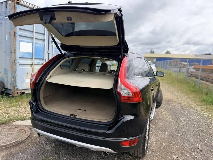 Melns Volvo XC60 2009 Rīga, ar dzinēja tilpumu 2.40 L un nobraukumu 214 tūkst. km par 9500 €, foto 6 vietnē AUTOMOTO.COM.LV