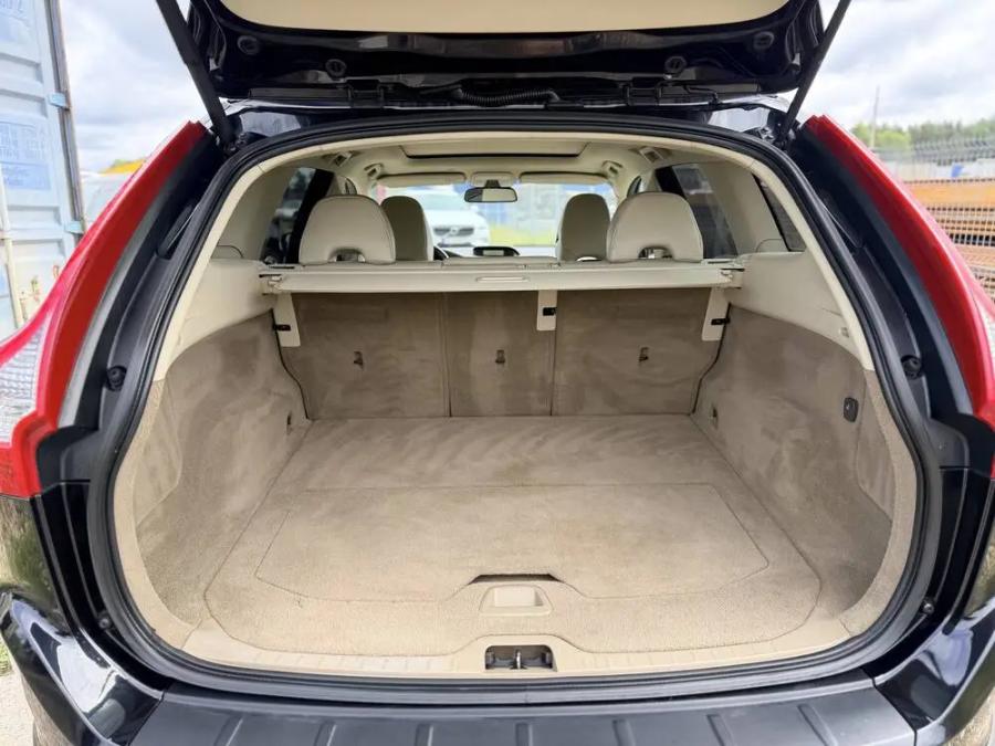 Melns Volvo XC60 2009 Rīga, ar dzinēja tilpumu 2.40 L un nobraukumu 214 tūkst. km par 9500 €, foto 8 vietnē AUTOMOTO.COM.LV