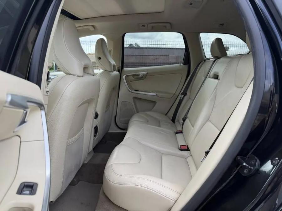 Melns Volvo XC60 2009 Rīga, ar dzinēja tilpumu 2.40 L un nobraukumu 214 tūkst. km par 9500 €, foto 9 vietnē AUTOMOTO.COM.LV