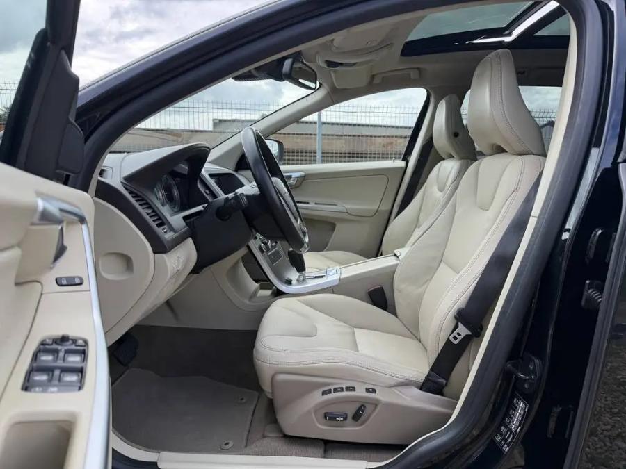Melns Volvo XC60 2009 Rīga, ar dzinēja tilpumu 2.40 L un nobraukumu 214 tūkst. km par 9500 €, foto 11 vietnē AUTOMOTO.COM.LV