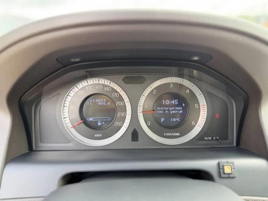 Melns Volvo XC60 2009 Rīga, ar dzinēja tilpumu 2.40 L un nobraukumu 214 tūkst. km par 9500 €, foto 15 vietnē AUTOMOTO.COM.LV