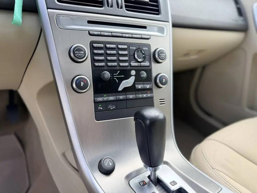 Melns Volvo XC60 2009 Rīga, ar dzinēja tilpumu 2.40 L un nobraukumu 214 tūkst. km par 9500 €, foto 16 vietnē AUTOMOTO.COM.LV