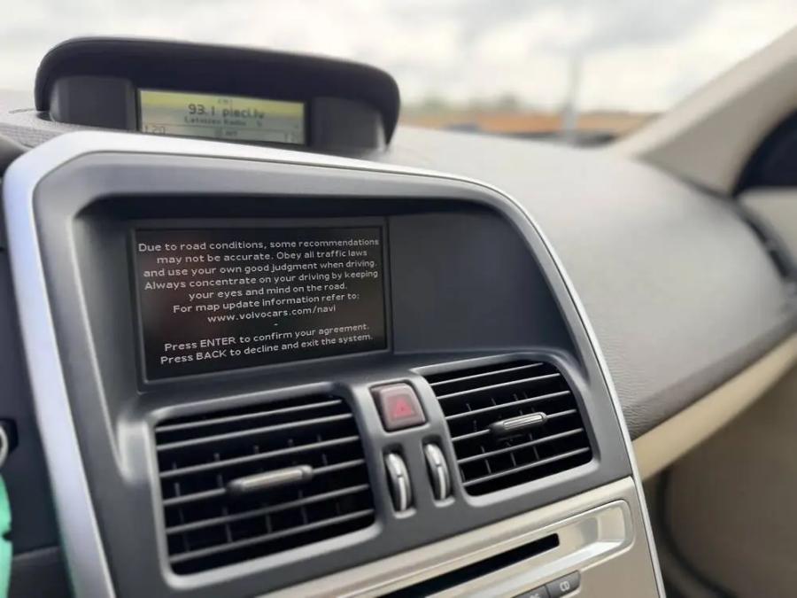Melns Volvo XC60 2009 Rīga, ar dzinēja tilpumu 2.40 L un nobraukumu 214 tūkst. km par 9500 €, foto 17 vietnē AUTOMOTO.COM.LV