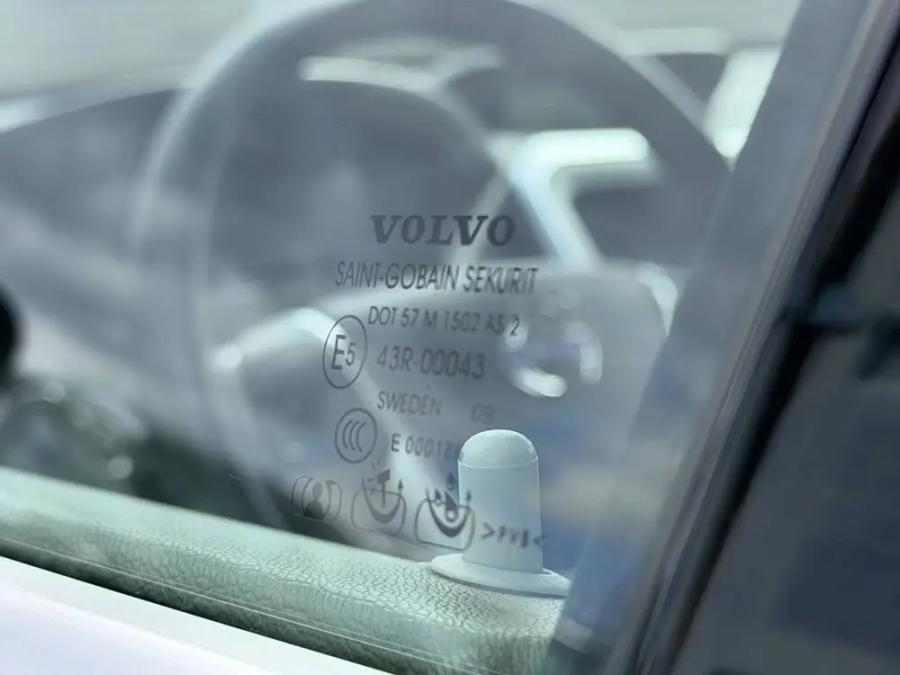 Melns Volvo XC60 2009 Rīga, ar dzinēja tilpumu 2.40 L un nobraukumu 214 tūkst. km par 9500 €, foto 21 vietnē AUTOMOTO.COM.LV