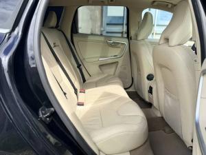 Melns Volvo XC60 2009 Rīga, ar dzinēja tilpumu 2.40 L un nobraukumu 214 tūkst. km par 9500 €, foto 22 vietnē AUTOMOTO.COM.LV