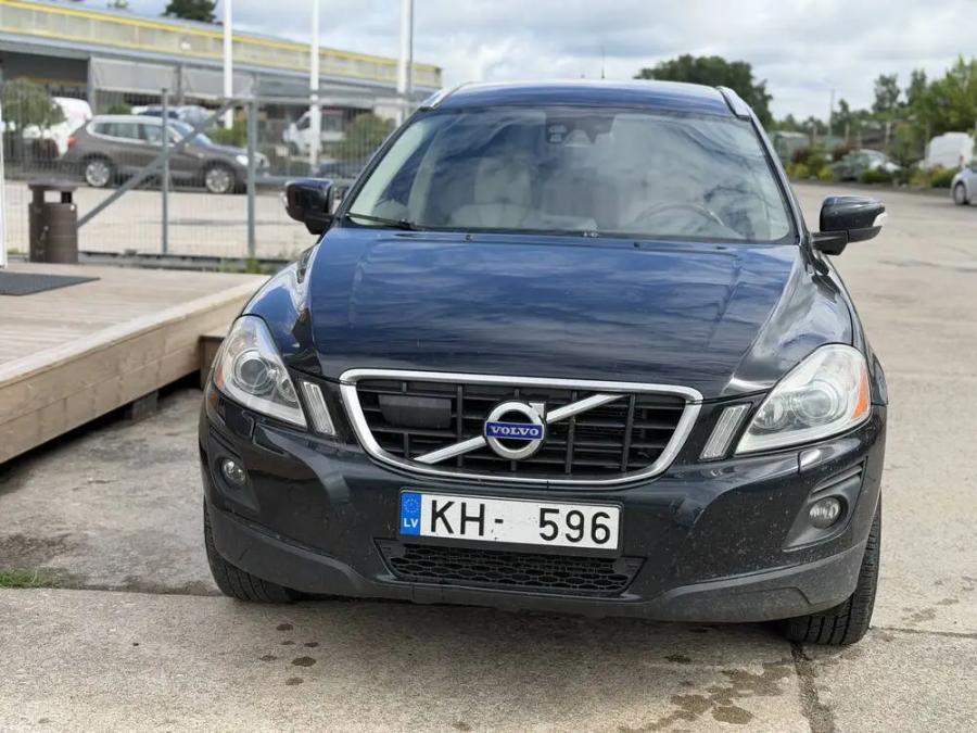 Melns Volvo XC60 2009 Rīga, ar dzinēja tilpumu 2.40 L un nobraukumu 433 tūkst. km par 4250 €, foto 3 vietnē AUTOMOTO.COM.LV