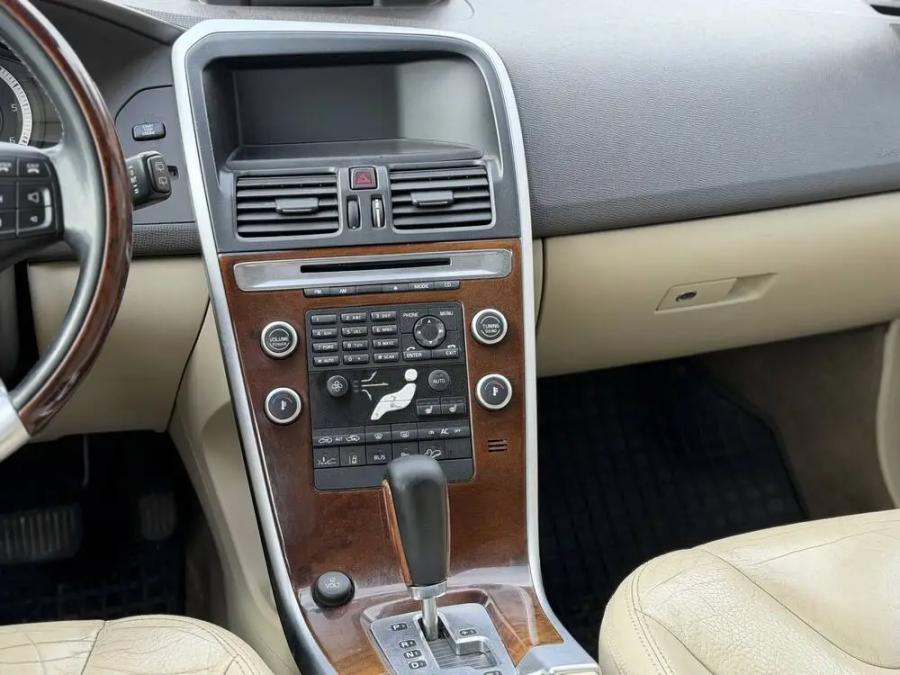 Melns Volvo XC60 2009 Rīga, ar dzinēja tilpumu 2.40 L un nobraukumu 433 tūkst. km par 4250 €, foto 9 vietnē AUTOMOTO.COM.LV